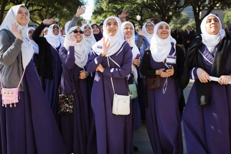 More Than a Thousand Show Up in ‘Beautiful’ Support of Texas Muslim ...