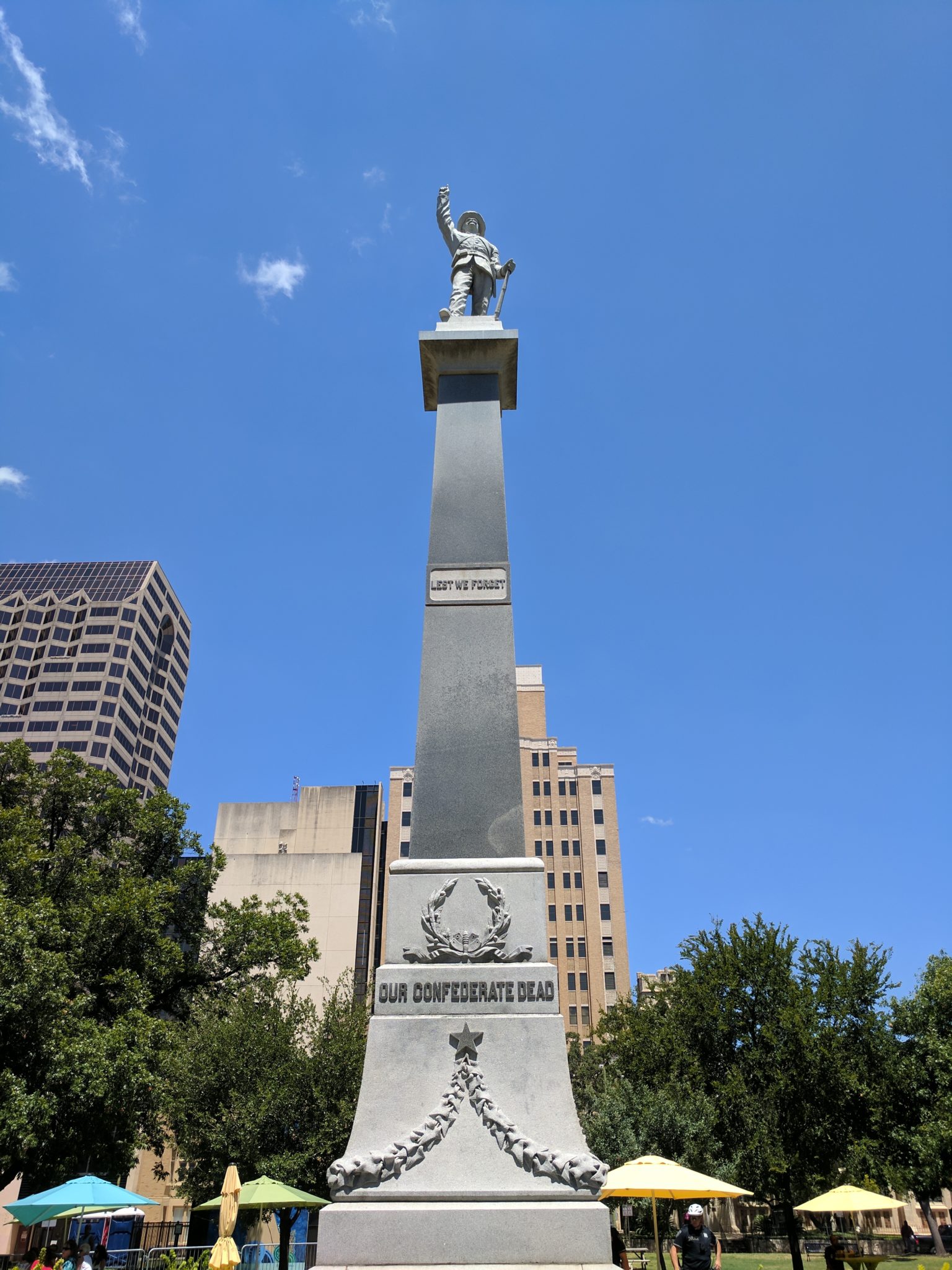Hundreds Clash over Confederate Monument in San Antonio